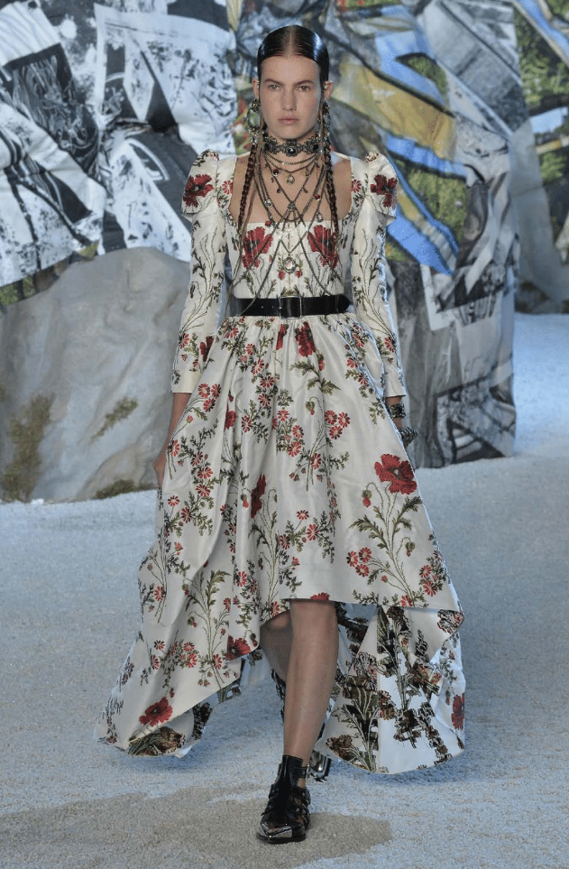 The Best Spring 2019 Runway Moments From Paris Fashion Week | Who What Wear