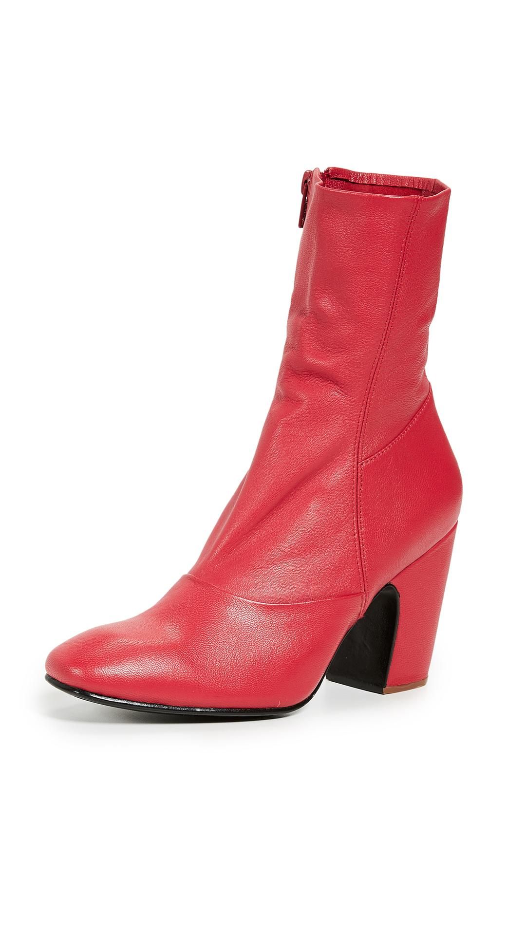 16 Fall Outfits With Red Shoes | Who What Wear