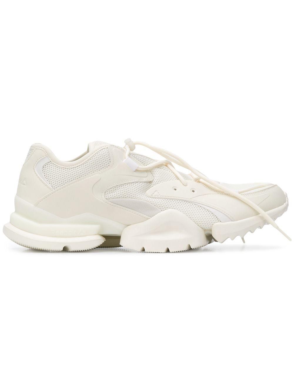 The Cutest Outfits With Running Shoes to Wear This Fall | Who What Wear