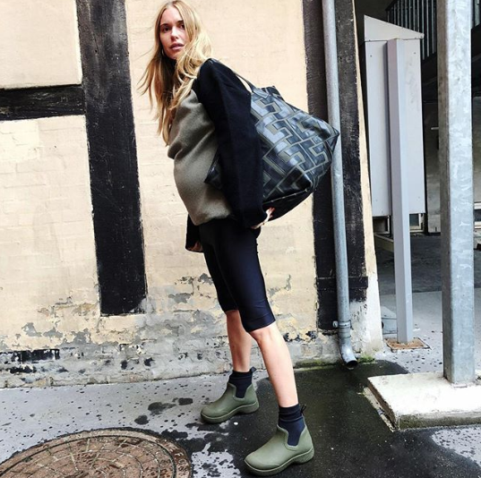 The Cutest Rain Boots Outfits to Wear This Fall | Who What Wear