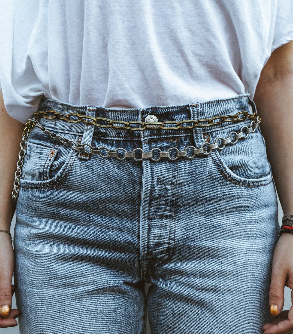 The Slip Dress–and–Chain Belt Outfits Editors Love | Who What Wear