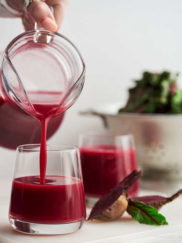 The 4 Best Anti-Bloating Drinks, According to a Nutritionist | Who What ...