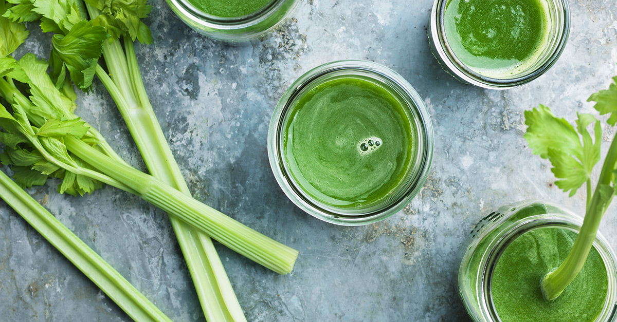 The 4 Best Anti-Bloating Drinks, According to a Nutritionist | Who What ...