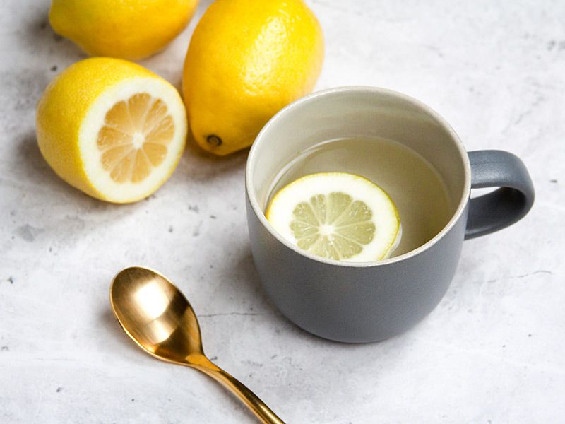 The 4 Best Anti-Bloating Drinks, According to a Nutritionist | Who What ...