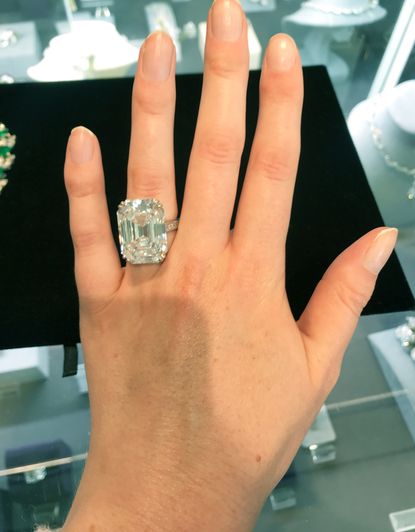 What a 28-Carat Diamond Ring Actually Looks Like on a Hand | Who What Wear