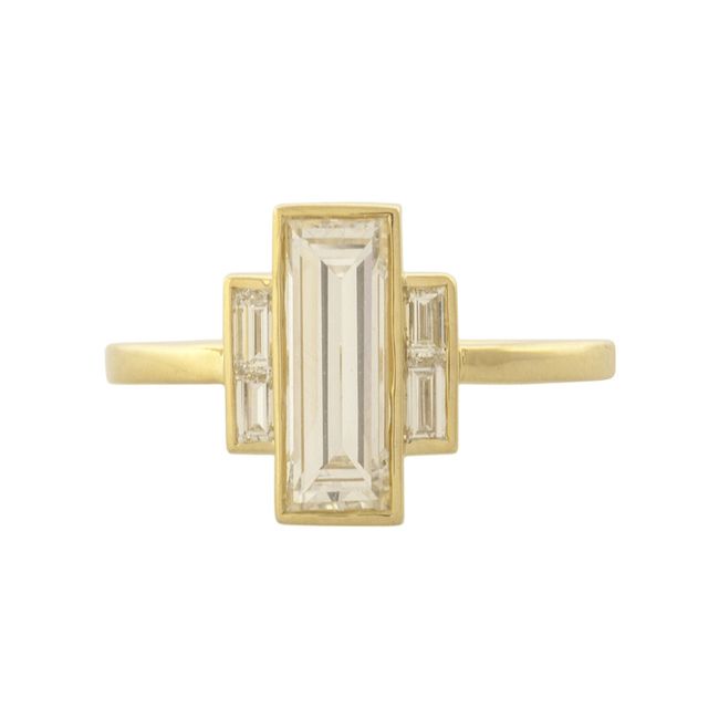 What a 28-Carat Diamond Ring Actually Looks Like on a Hand | Who What Wear