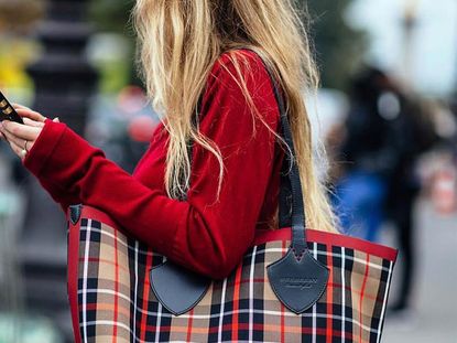 10 On-Trend Handbags That Are Popular With Fashion Girls | Who What Wear