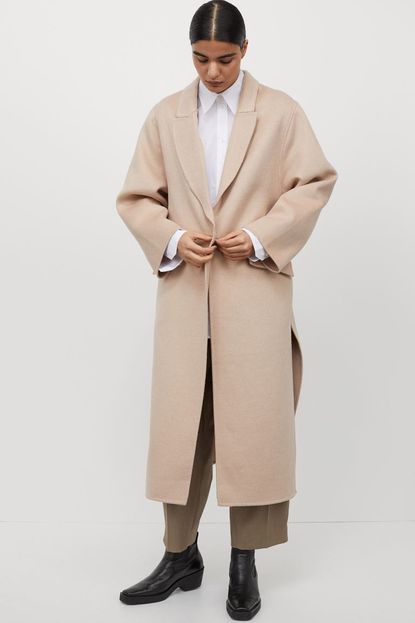 How Fashion Girls Wear the Oversize Coat Trend | Who What Wear