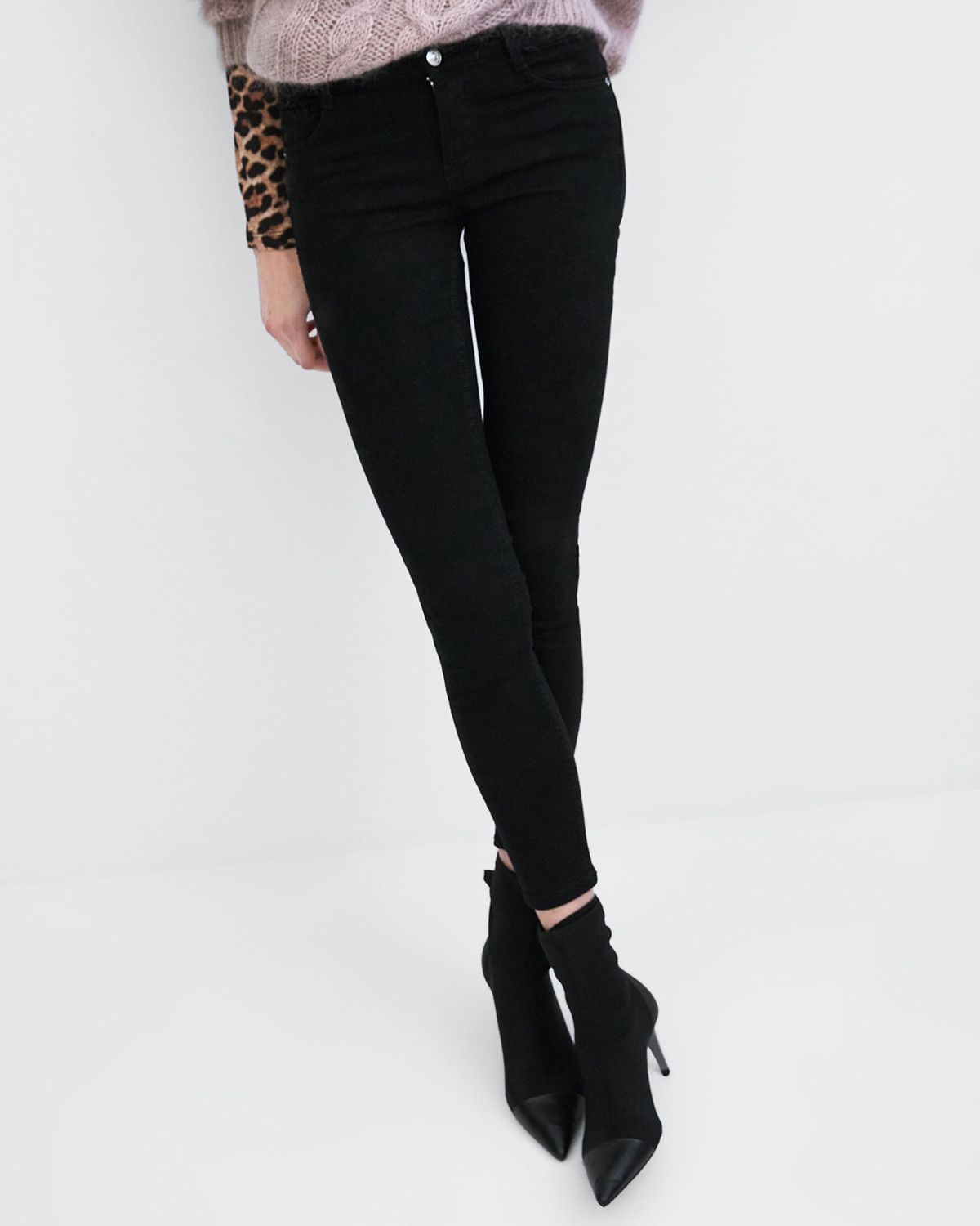 Shop Zara's New Elastic-Waist Jeans | Who What Wear