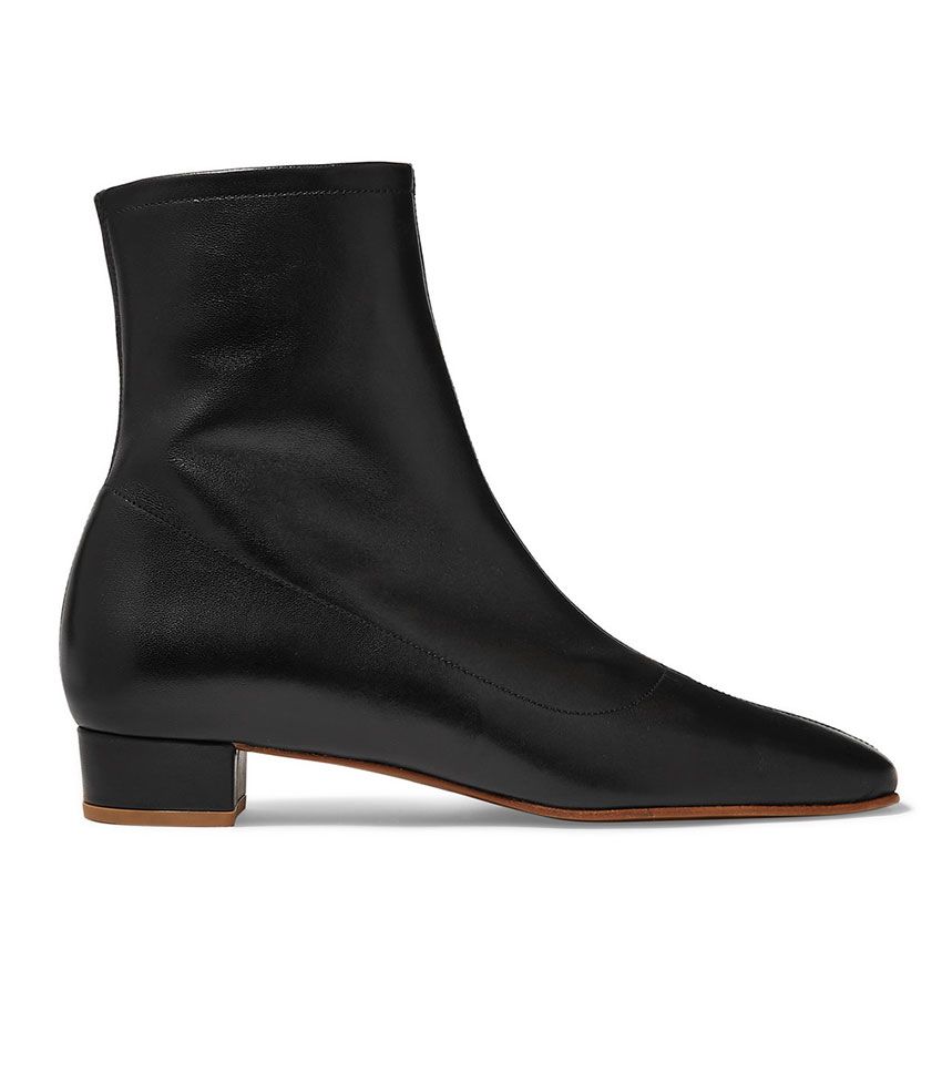 6 Shoe Styles Dakota Johnson Loves, the Capsule Wardrobe | Who What Wear