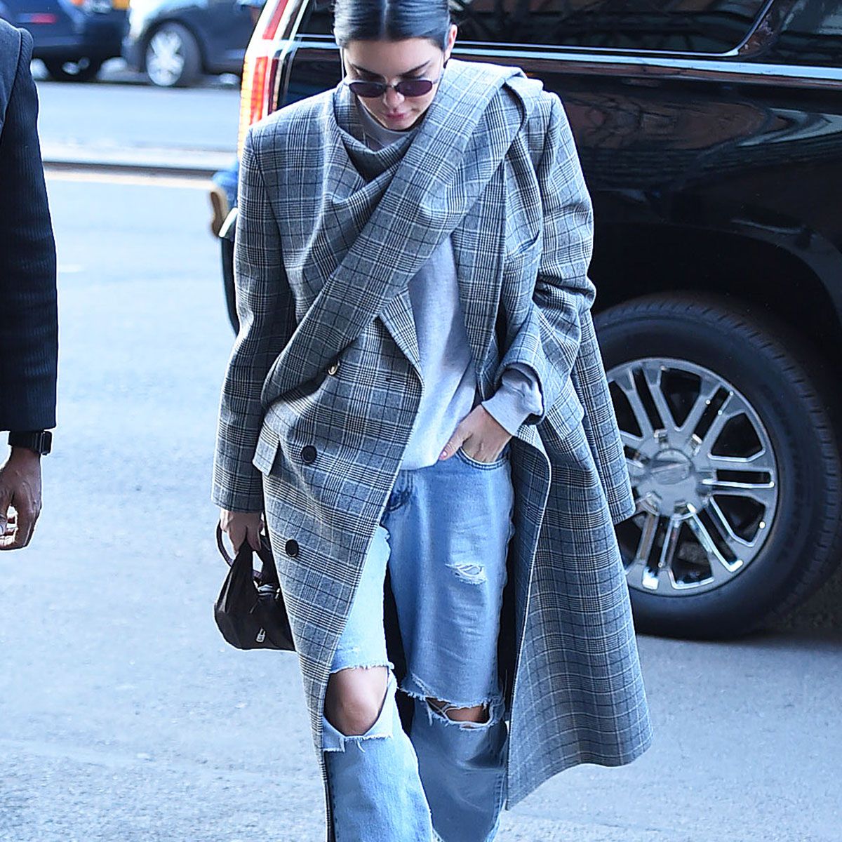 5 Ways Celebrities Wear Loose-Fit Jeans | Who What Wear
