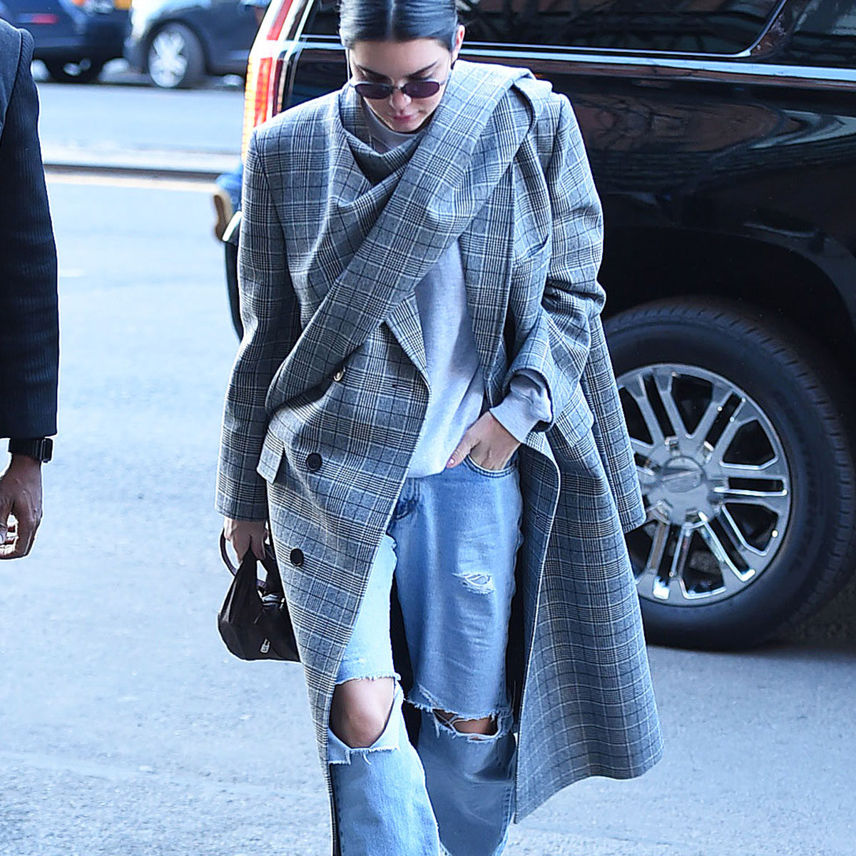 5 Ways Celebrities Wear Loose-Fit Jeans | Who What Wear