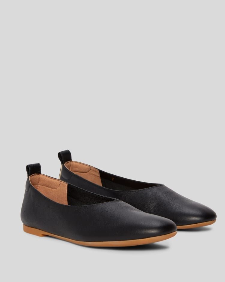 These Are 13 of the Best Walking Shoes for Women | Who What Wear