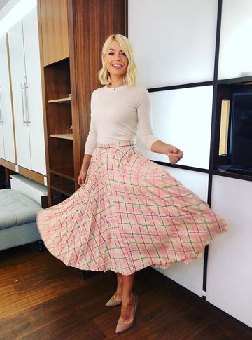 The Beauty Products Holly Willoughby Uses for Glowing Skin | Who What Wear