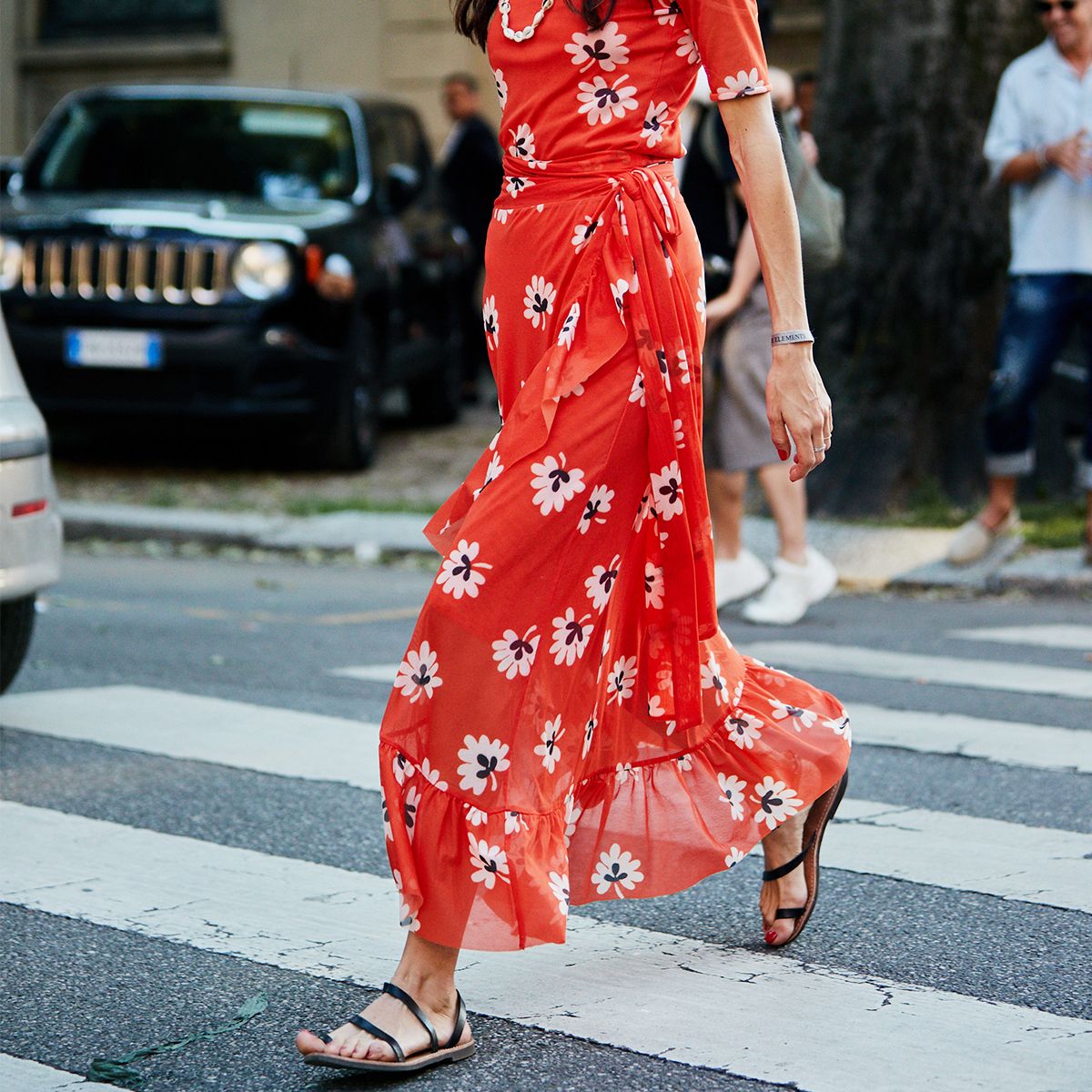 7 Affordable Flat Sandal Outfits That Look So Expensive | Who What Wear