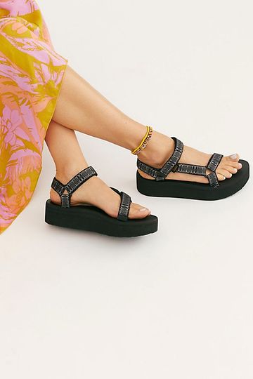 9 Ways to Wear Sporty Sandals This Summer | Who What Wear