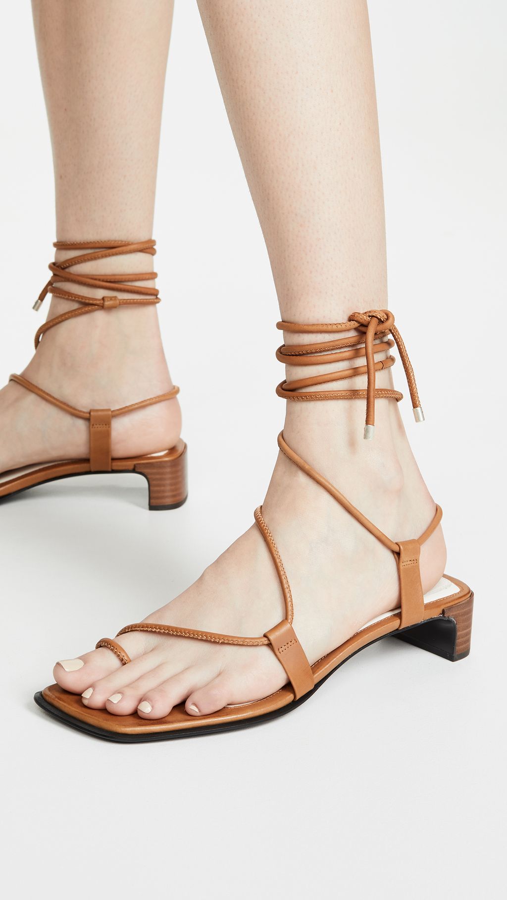 These Are the 15 Best Sandals for Narrow Feet | Who What Wear