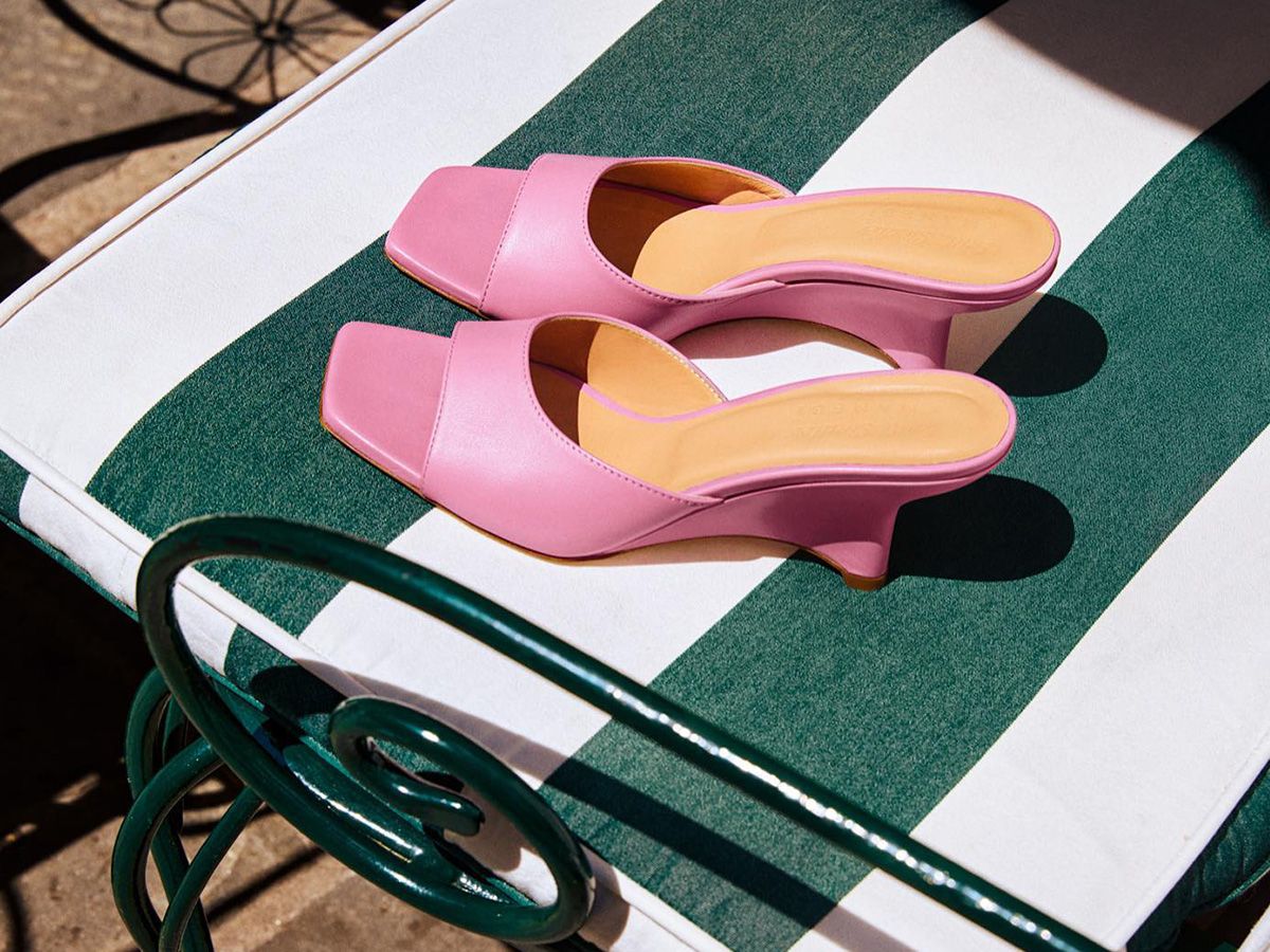 10 Outdated Sandal Trends We're Splitting Up With | Who What Wear