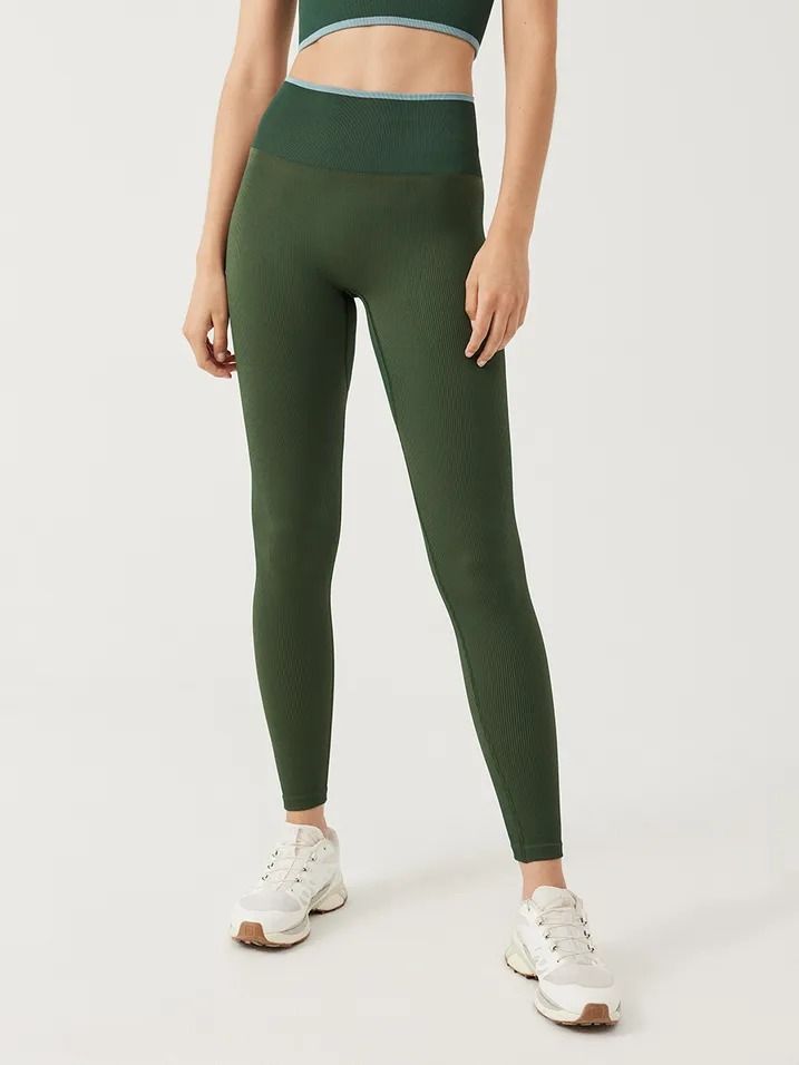 The 12 Best Yoga Clothing Brands, Hands Down | Who What Wear