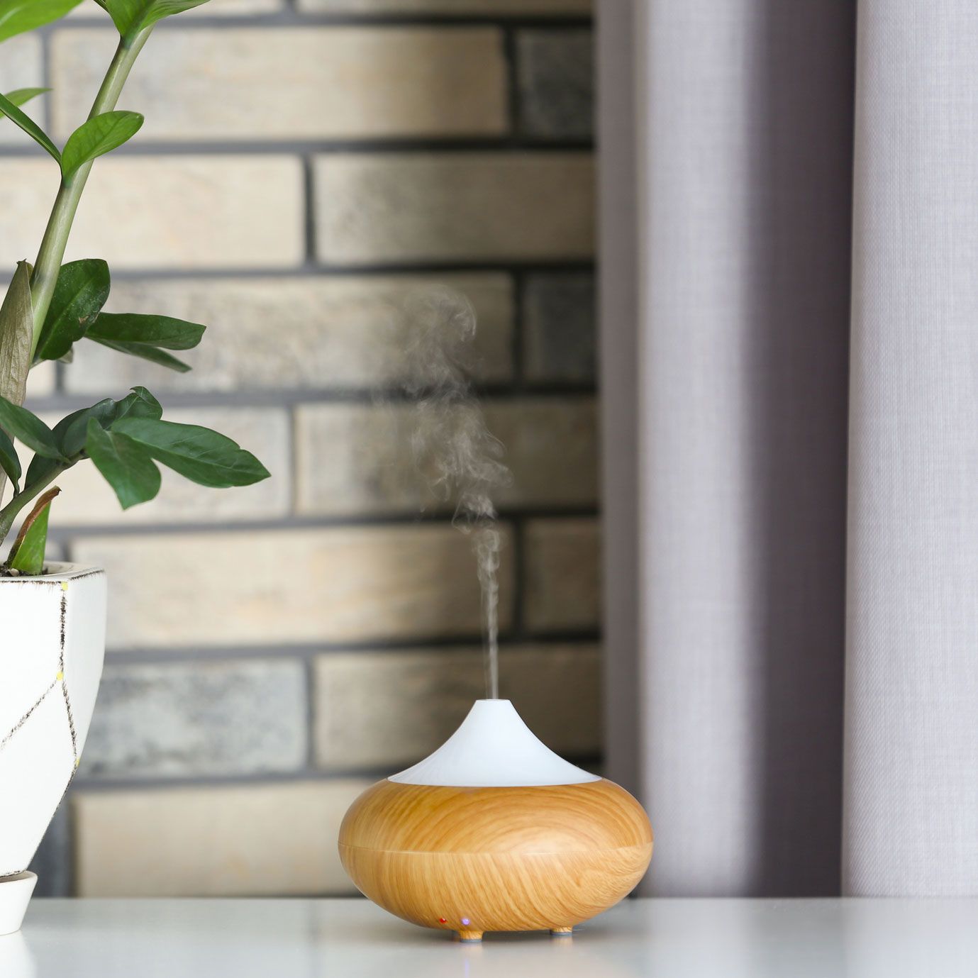 The 12 Best Essential Oil Diffusers That Are So Relaxing | Who What Wear