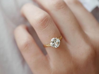 Your Guide to the Most Popular Engagement Ring Settings | Who What Wear