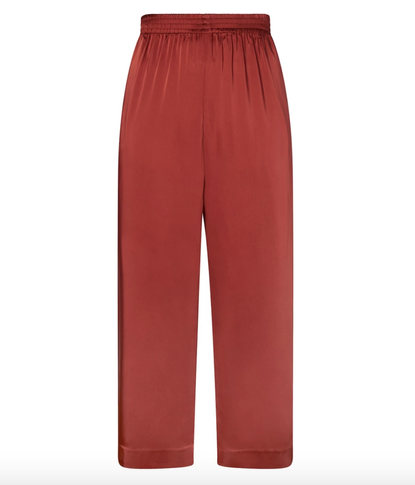 This Is Exactly How to Dress for International Flights | Who What Wear