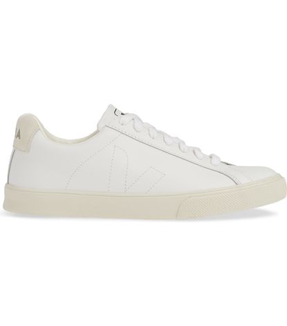 The 7 Types of White Shoes Every Fashion Girl Owns | Who What Wear