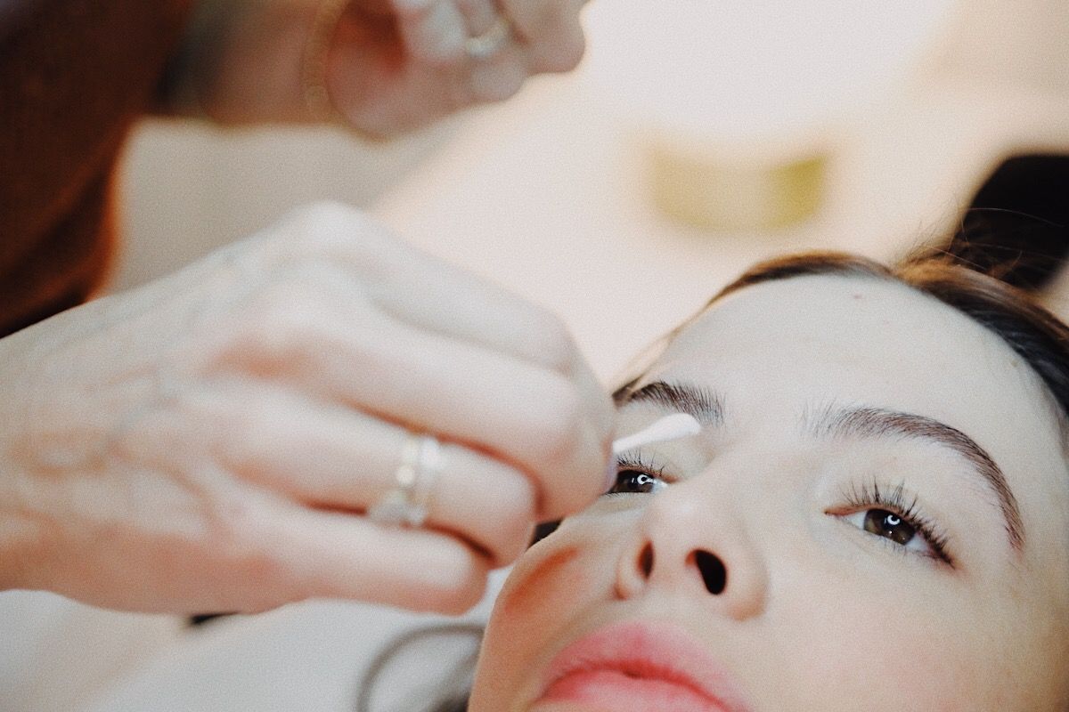 Microfeathering Eyebrows: A Guide to What You Should Know | Who What Wear