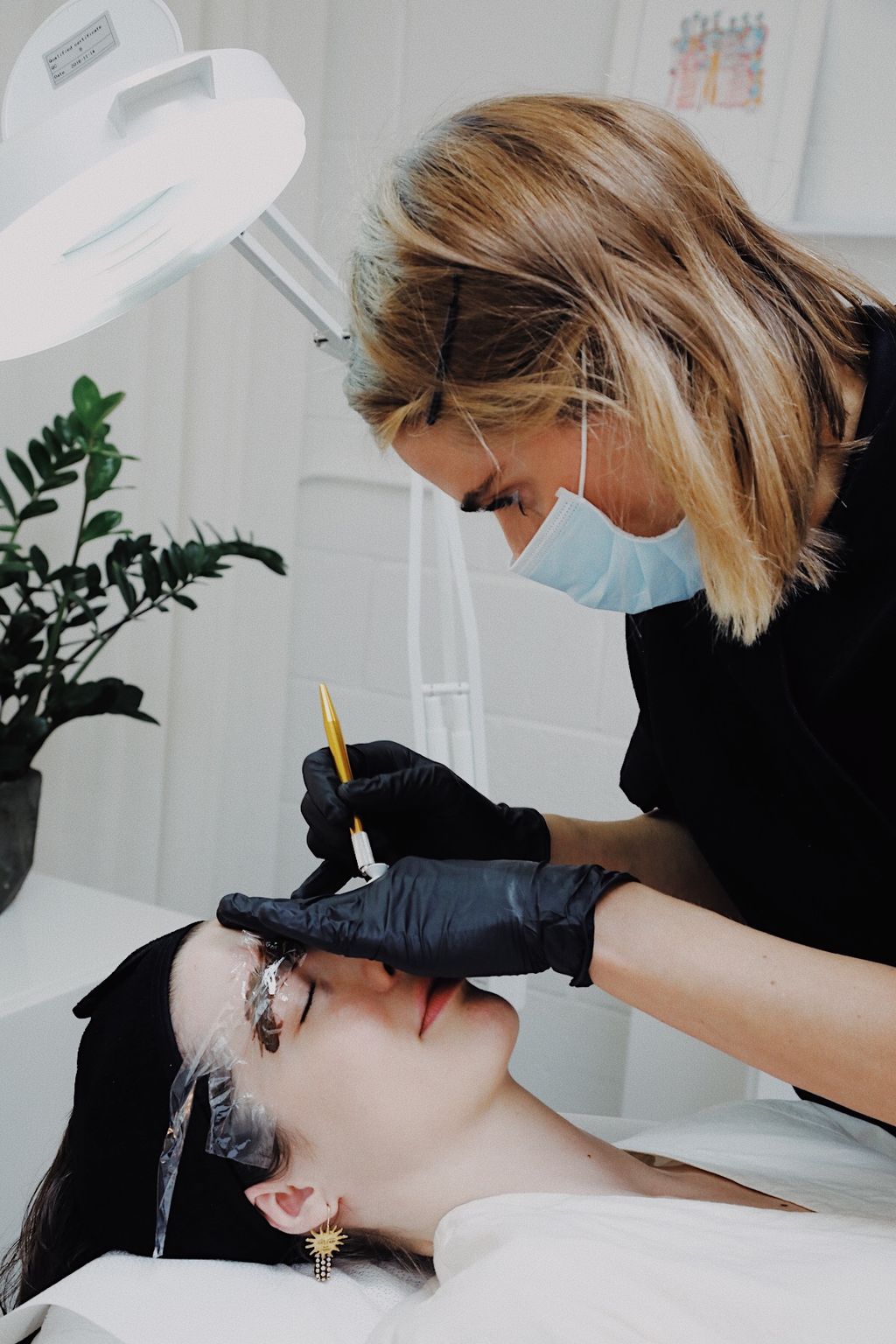 Microfeathering Eyebrows: A Guide to What You Should Know | Who What Wear