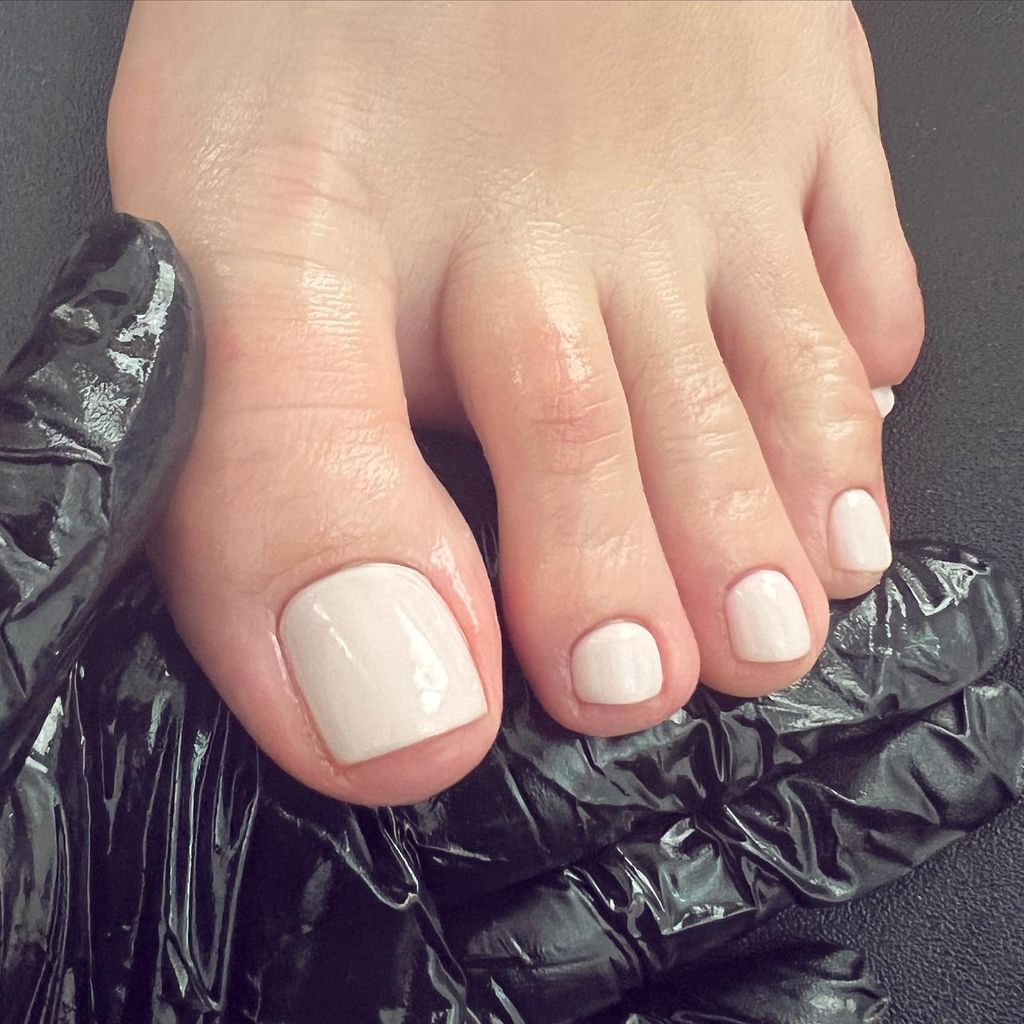 This White Pedicure Looks So Expensive With Summer Sandals | Who What Wear