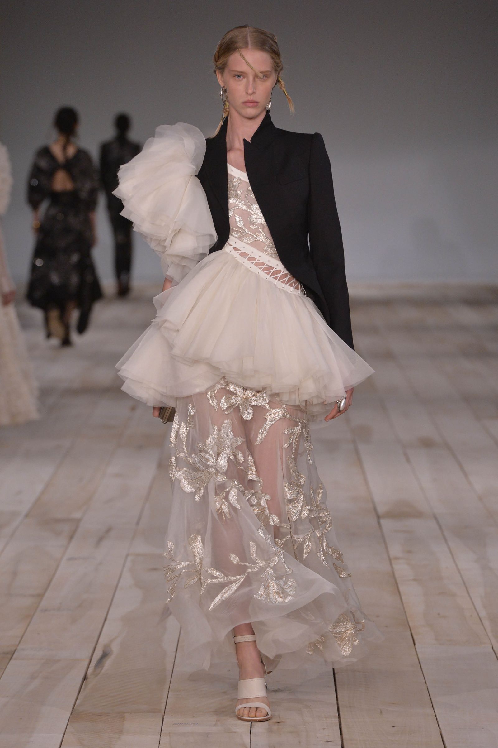 The Best Spring 2020 Runway Moments From Paris Fashion Week | Who What Wear