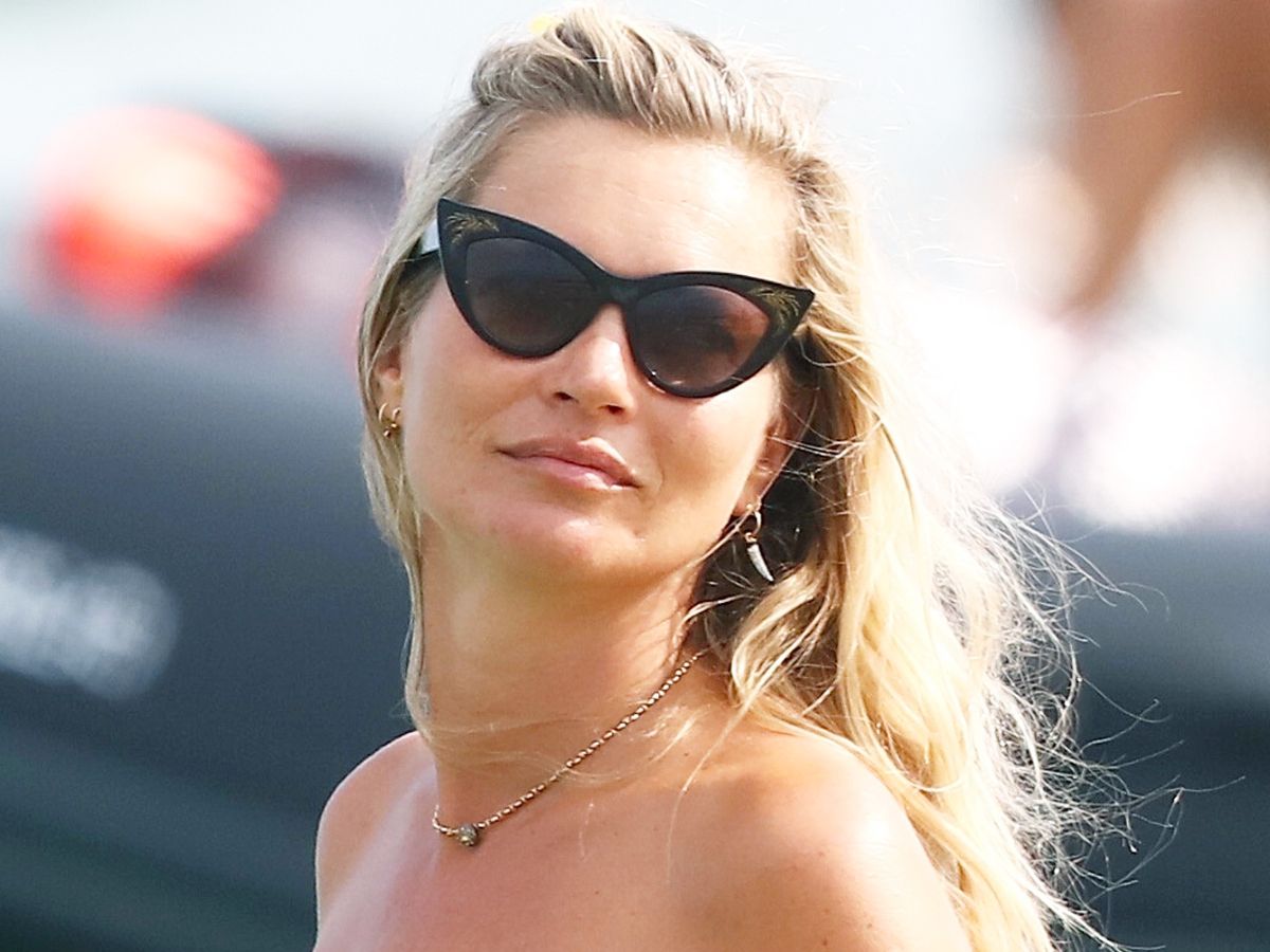 Kate Moss Just Wore The Most Timeless Bikini In Saint Tropez Who What Wear