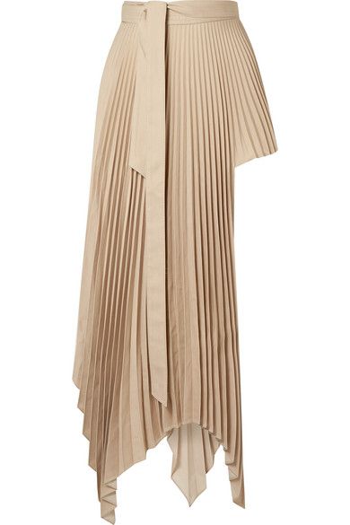 Pleated Clothing Is the Newest Expensive-Looking Trend | Who What Wear