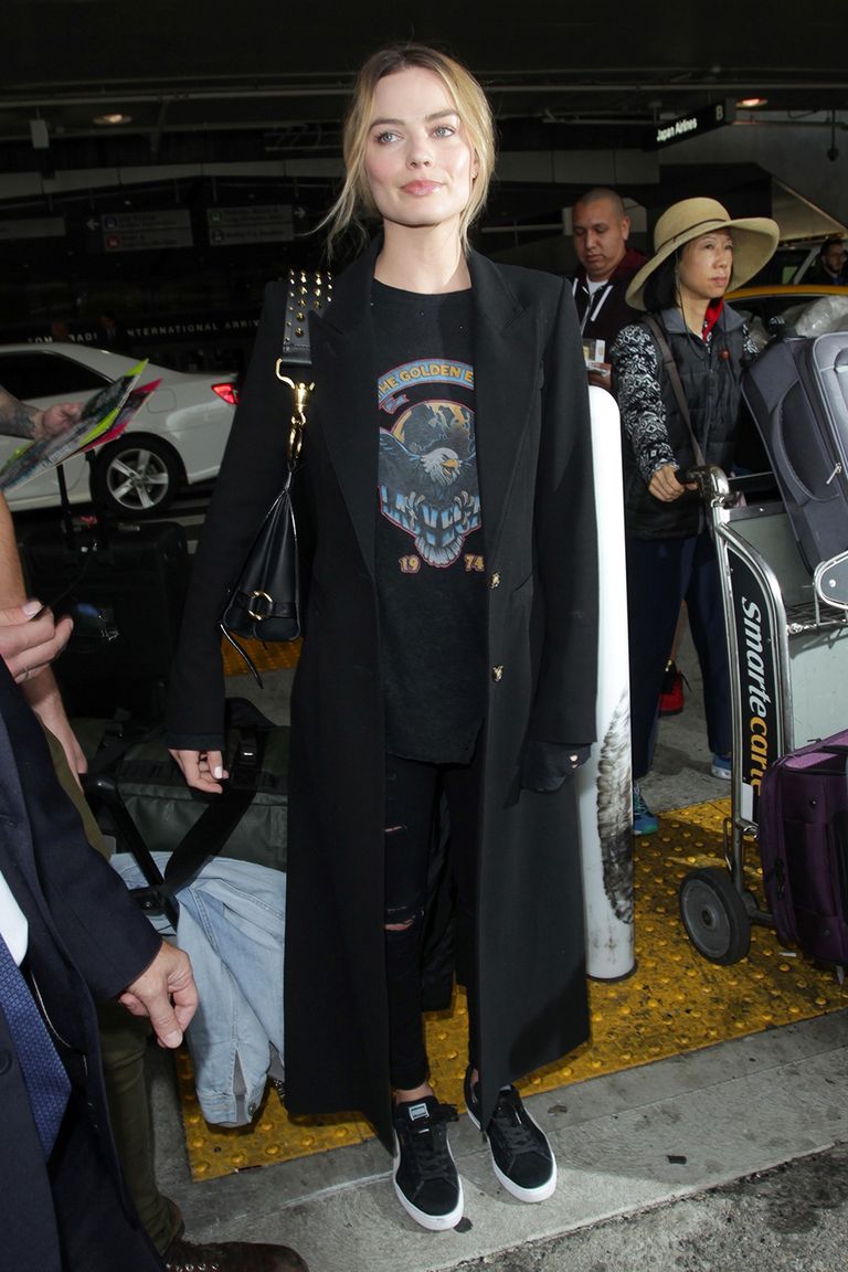 Margot Robbie Made Leggings and Sneakers Look Chic in NYC | Who What Wear