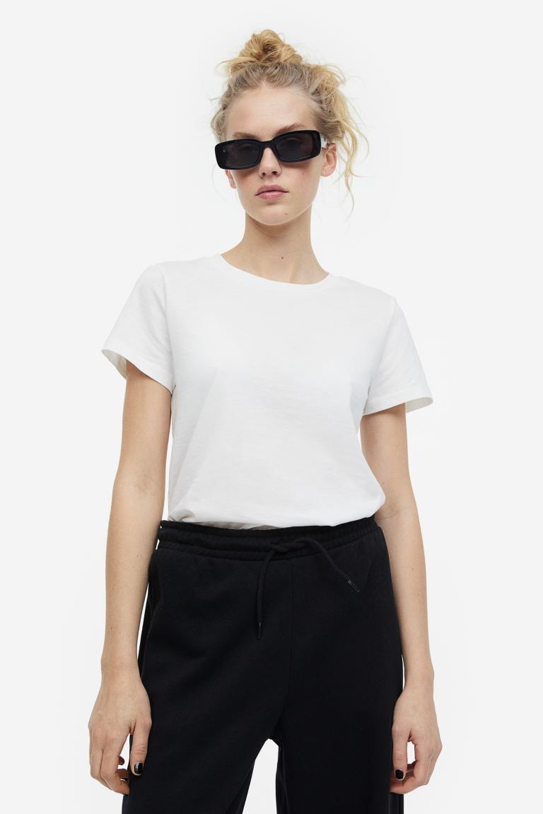 The 8 Best Outfit Ideas for Plain White T-Shirts | Who What Wear
