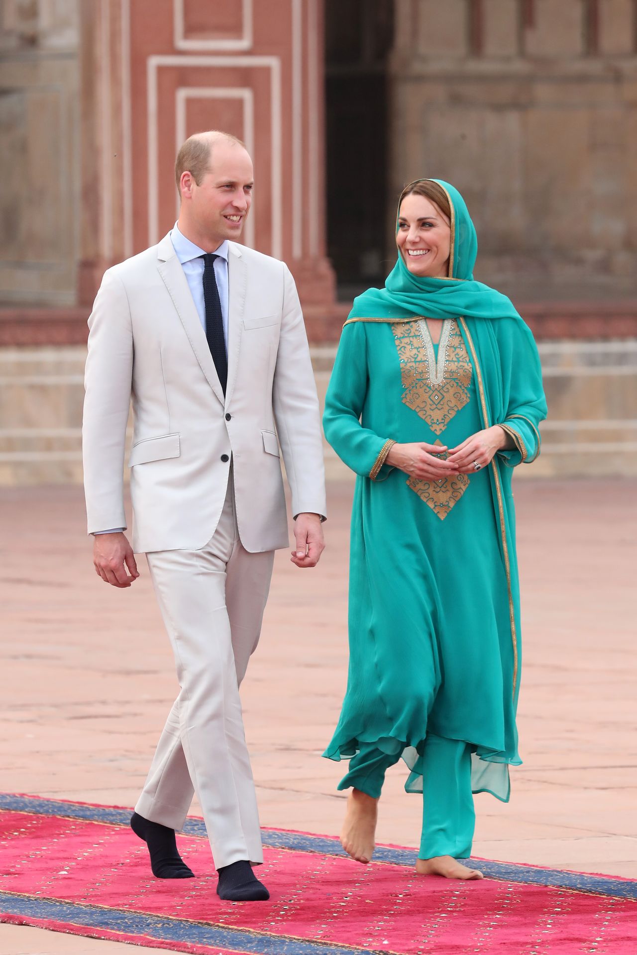 Kate Middleton's Pakistan Royal Tour Outfits | Who What Wear
