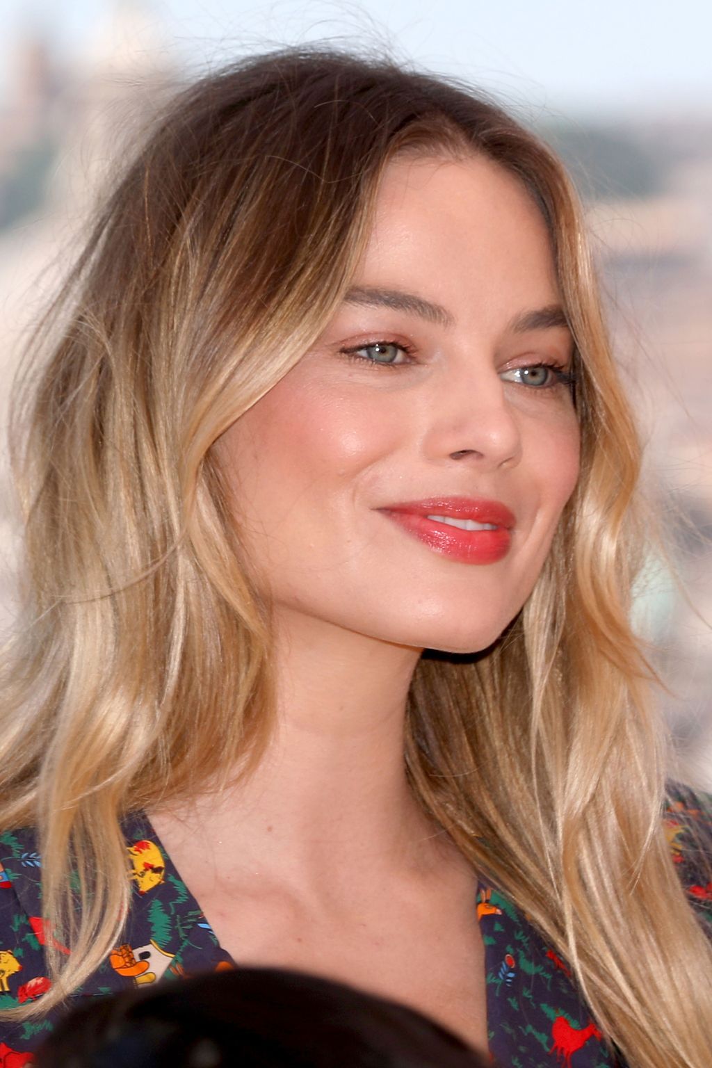 7 Reasons Margot Robbie's Makeup Always Look Flawless | Who What Wear