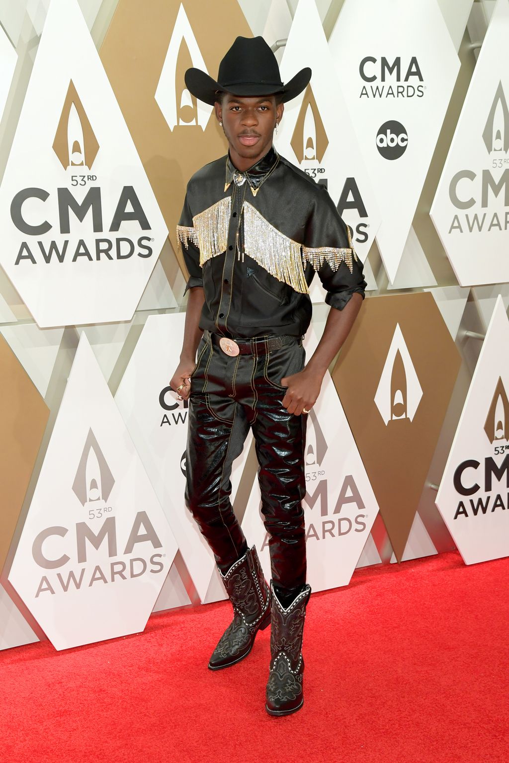 All the Striking Red Carpet Looks From the CMA Awards | Who What Wear