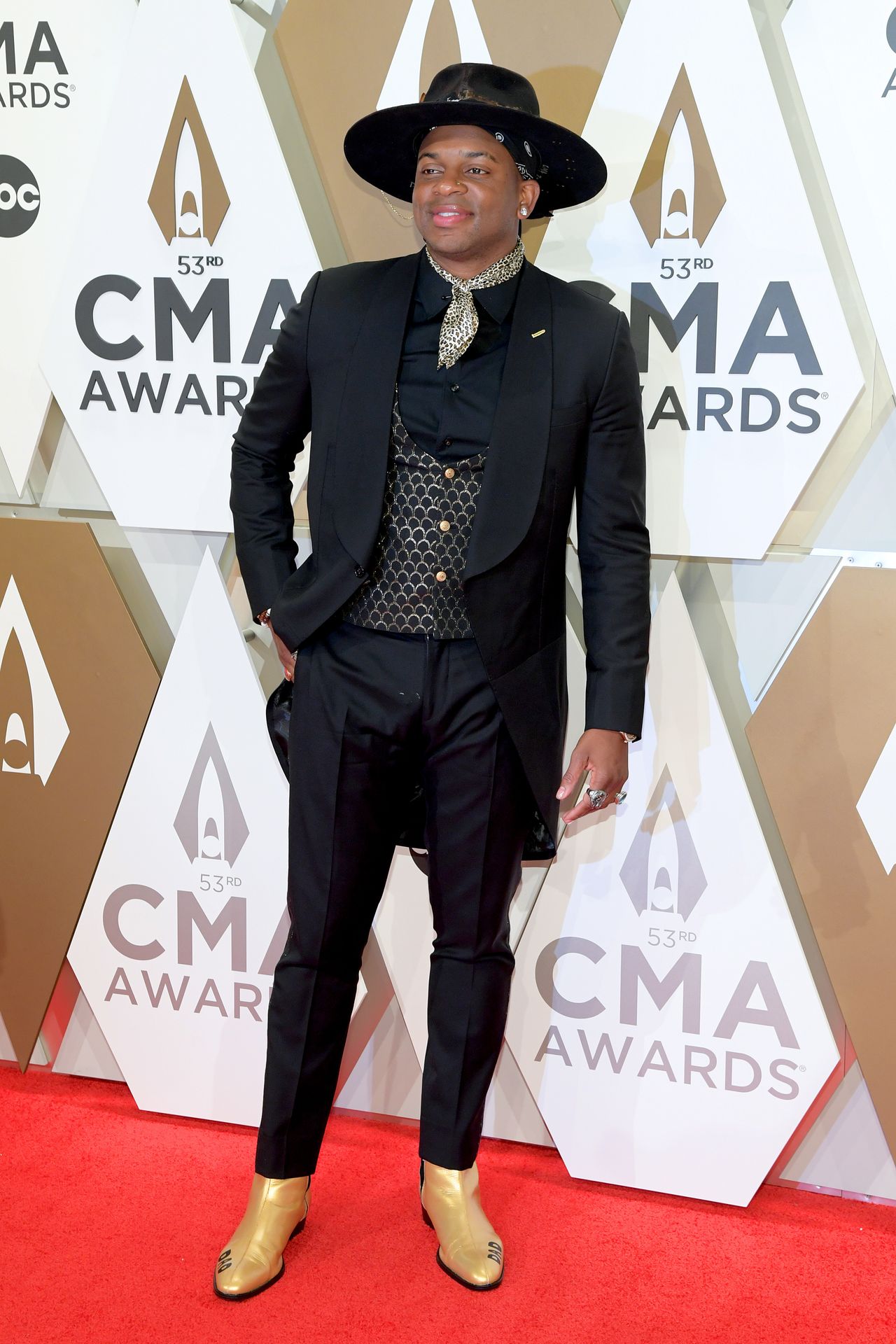 All the Striking Red Carpet Looks From the CMA Awards | Who What Wear