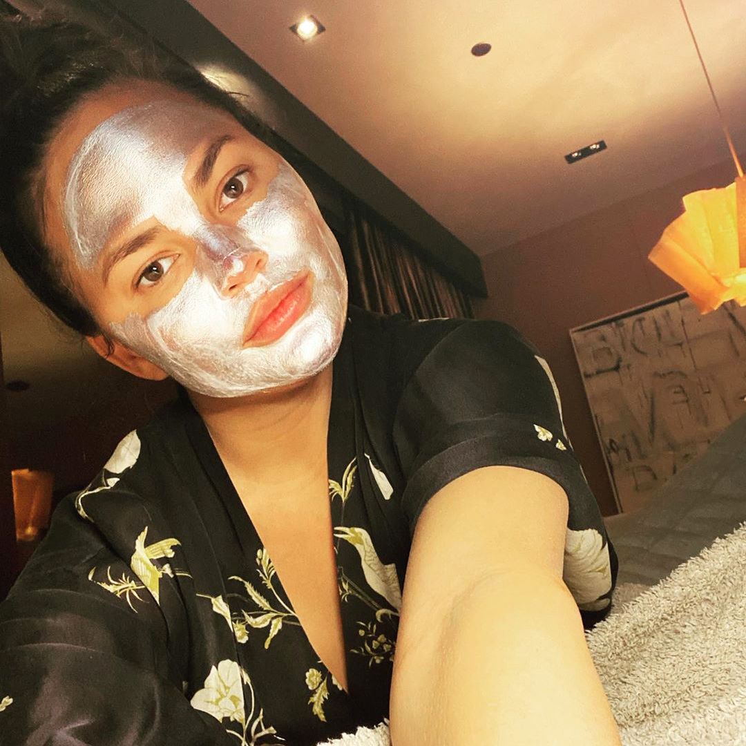 7 Ways to Look More Youthful, According to Celebs | Who What Wear