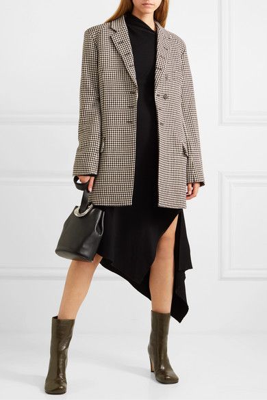 10 Everyday Items Fashion Girls Wear on Repeat | Who What Wear