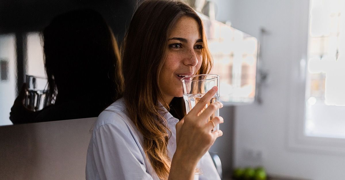 Does Drinking Water Before Meals Help? Experts Explain | Who What Wear