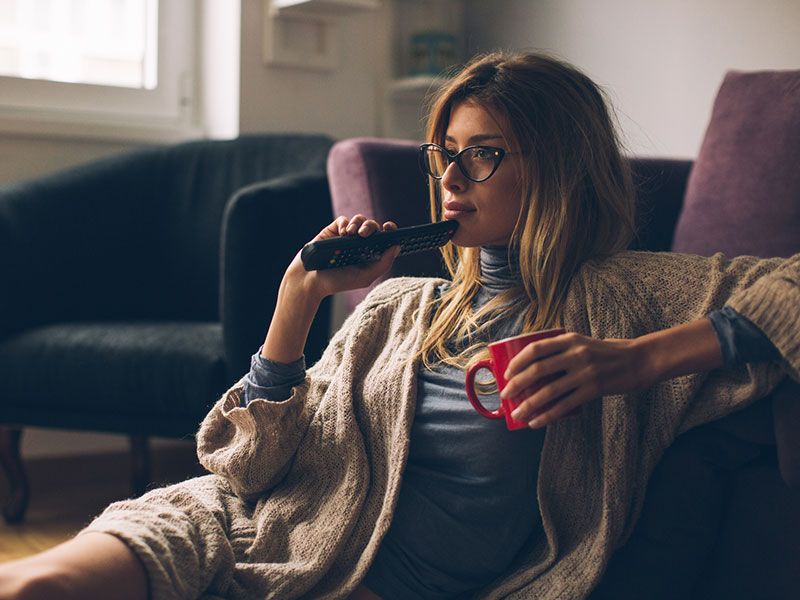 These Are the Effects of Binge-Watching | Who What Wear