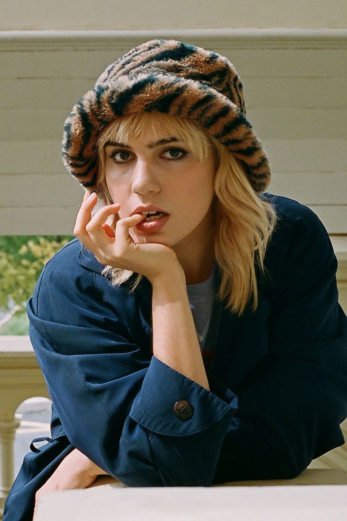 6 Winter Accessory Trends That Will Outperform the Others | Who What Wear