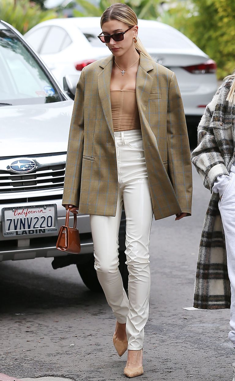 3 Photographic Outfits Celebrity Stylists Rely On | Who What Wear