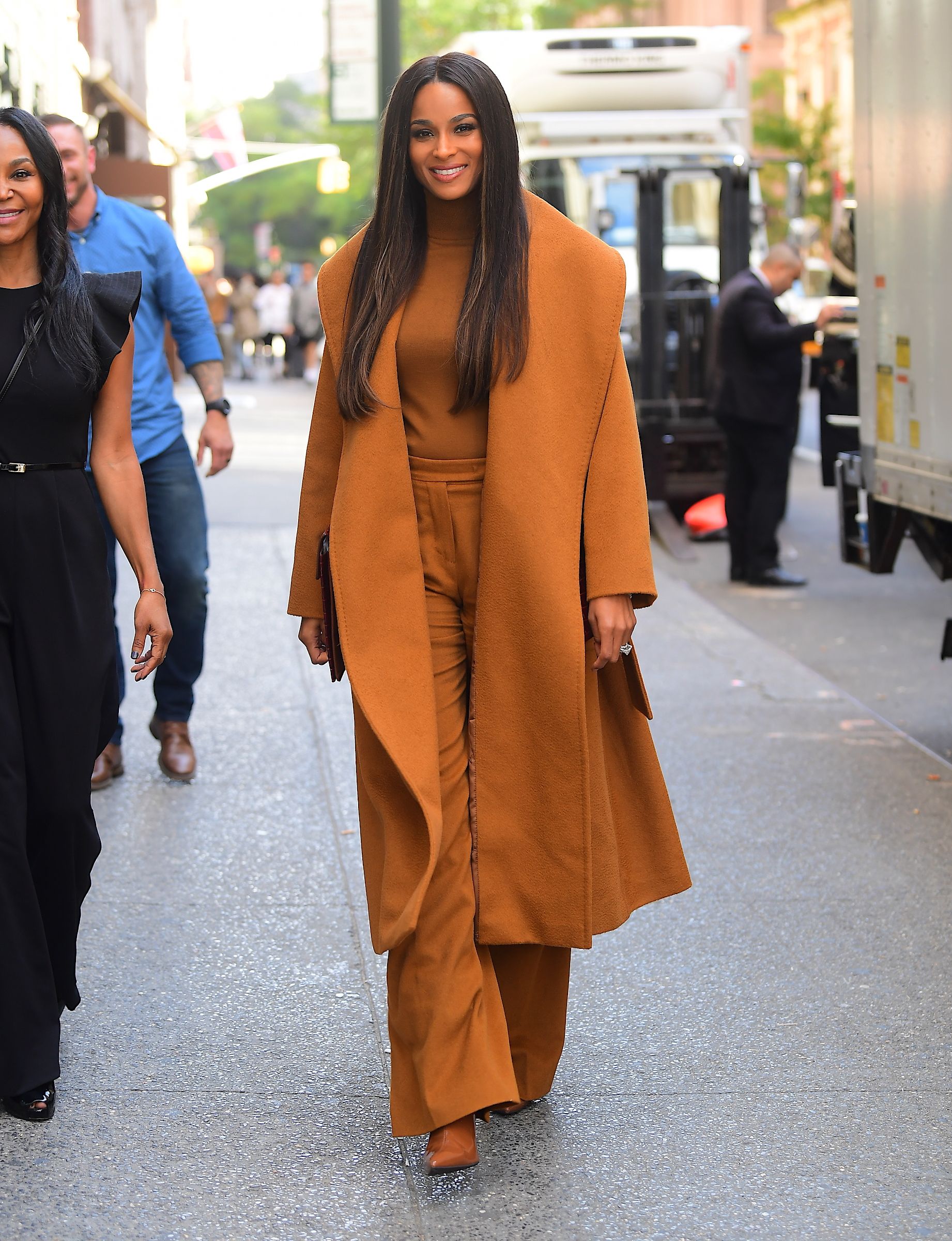 3 Photographic Outfits Celebrity Stylists Rely On | Who What Wear