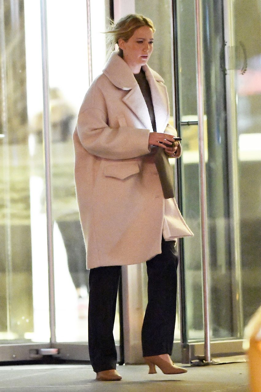 Jennifer Lawrence Wore Bottega Veneta Almond Pumps | Who What Wear