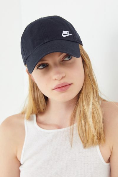 EmRata Is Already Wearing Spring's Baseball Cap Trend | Who What Wear