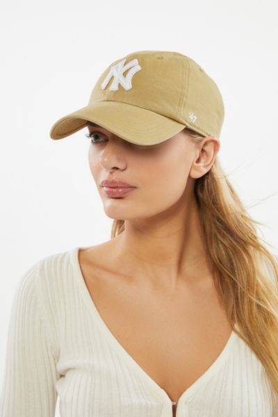 EmRata Is Already Wearing Spring's Baseball Cap Trend | Who What Wear
