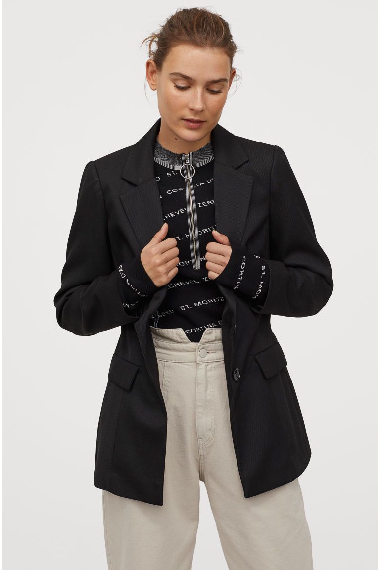 Blackpink's Lisa Wore Flare Jeans at the Airport | Who What Wear